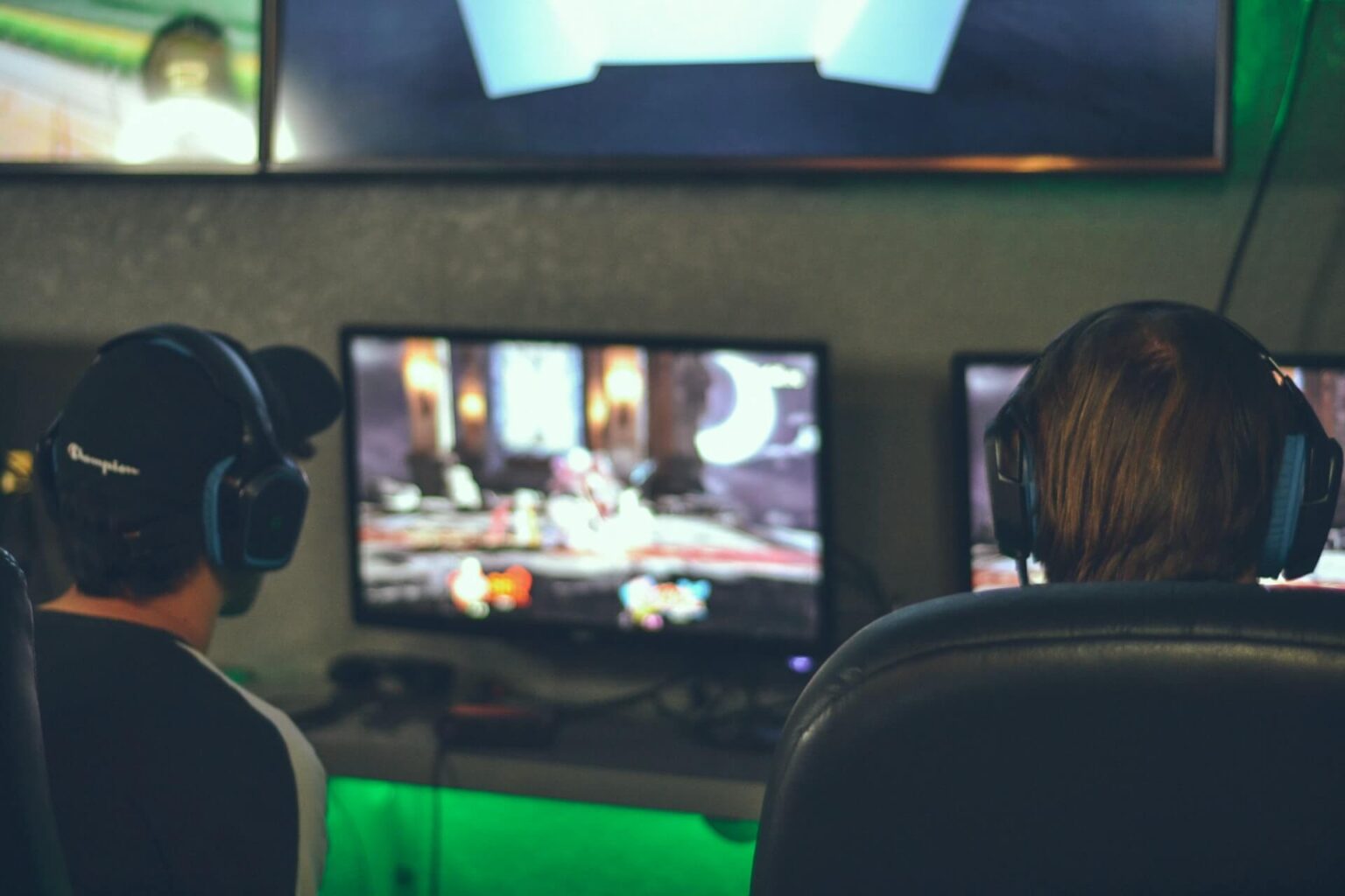 The Intersection of Social Media and Gaming: Building Communities and ...